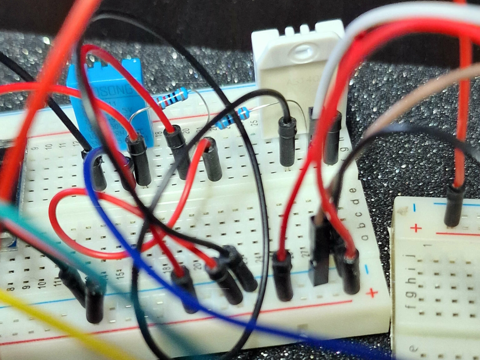DHT11 vs. DHT22 Sensor am Raspberry Pi: Anschließen, Programmieren & Ausgabe der Temperatur und ...